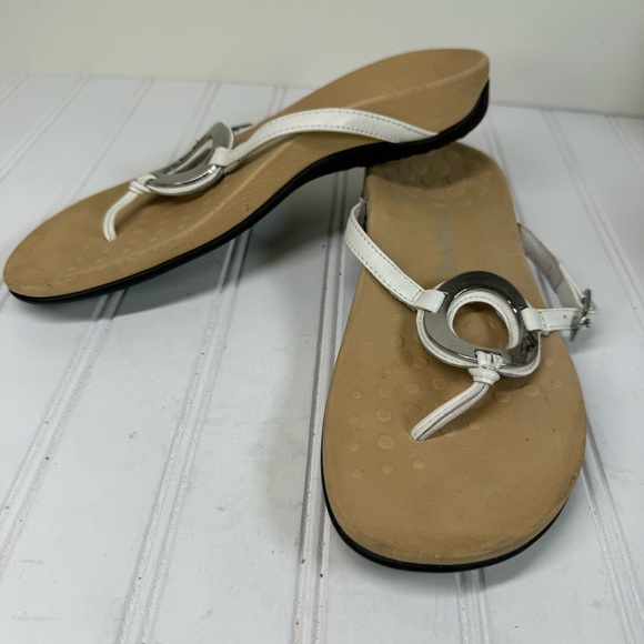Vionic | Shoes | Vionic White Leather Thong Sandals | Poshmark